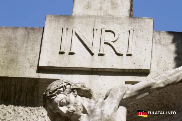 INRI: Bedeutung der Inschrift am Kreuz [2025] | AllesWissen